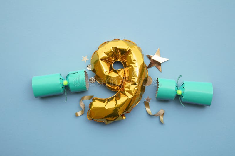 Christmas Countdown. Gold Number 9 with Festive Cristmas Cracker ...
