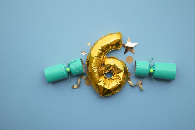 Christmas Countdown. Gold Number 6 with Festive Cristmas Cracker ...