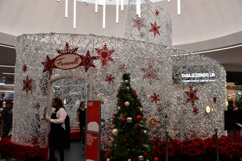 Christmas Decor at the Florida Mall in Orlando, Florida Editorial ...