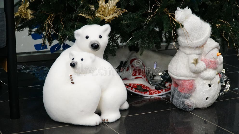 2,771 Christmas Tree Decorations Office Images Stock Photos - Free ...