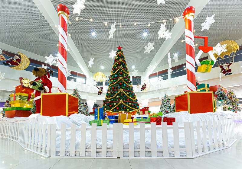 Christmas Installation Indoor Stock Image - Image of gift, xmas: 205713999