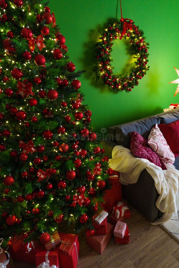 Christmas Living Room Interior with Sofa, Christmas Tree and Wreath on ...