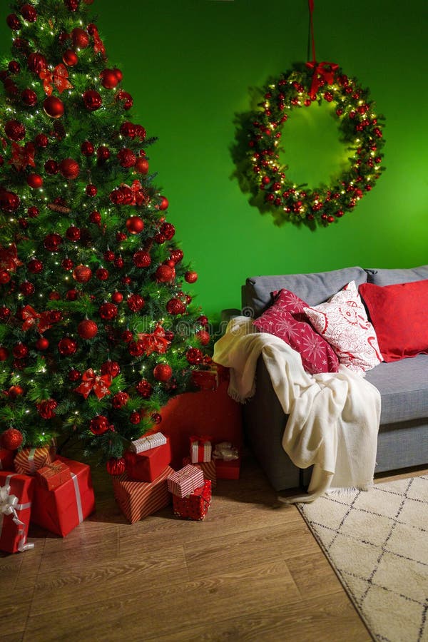 Christmas Living Room Interior with Sofa, Christmas Tree and Wreath on ...