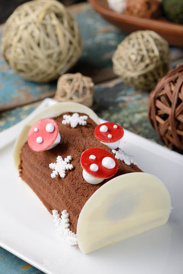 Christmas Log Chocolate Cake (Lime Mix Berry) Stock Image - Image of ...