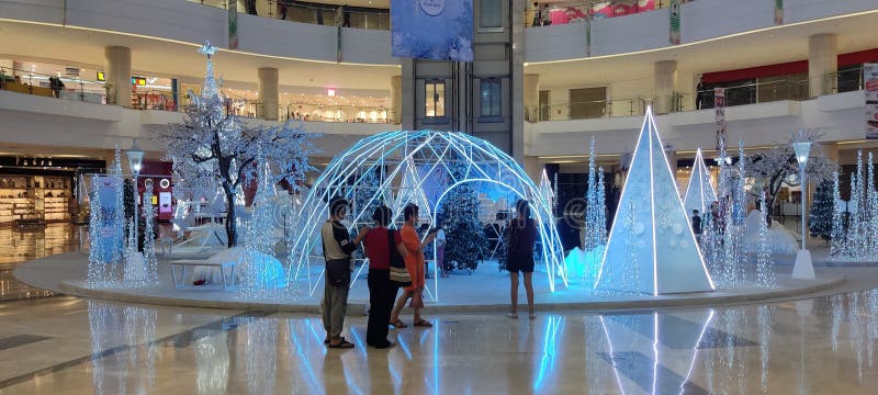 Christmas mall lobby editorial stock photo. Image of building - 264765638