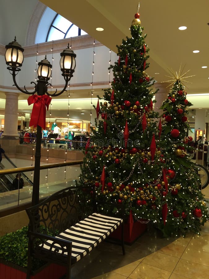 Christmas in Mall editorial stock image. Image of holiday - 47906099