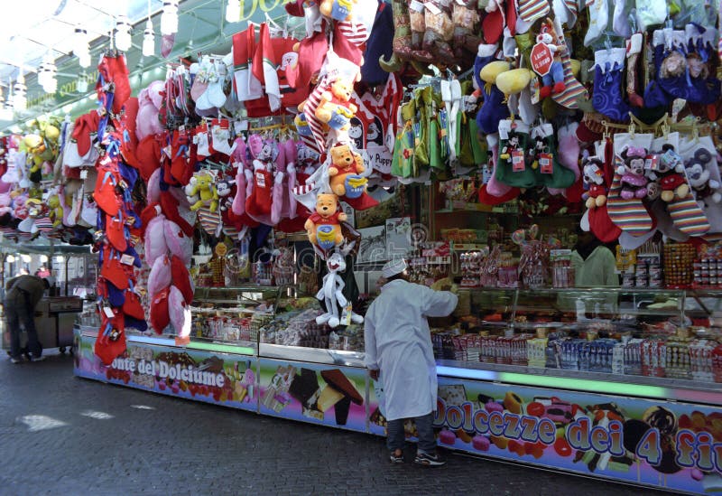 Christmas market in Rome editorial stock image. Image of balls - 28300649