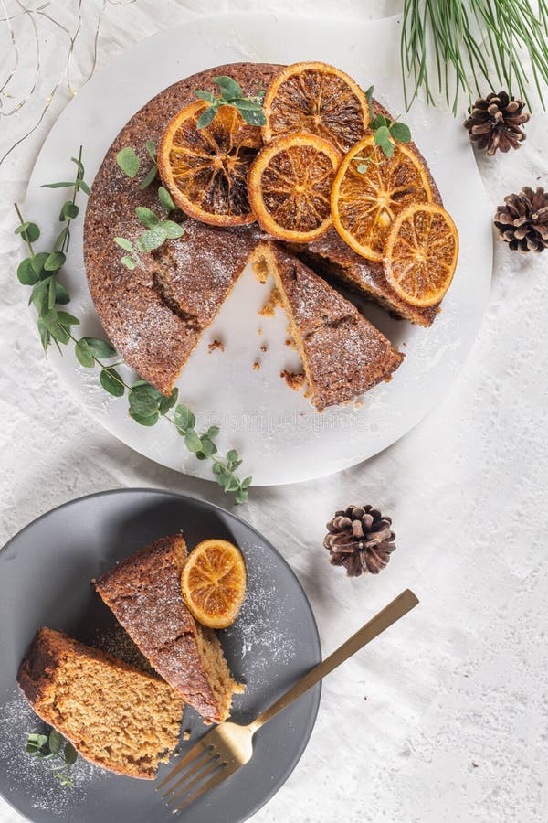 Christmas Orange and Spice Cake. Decorated with Dried Oranges on ...