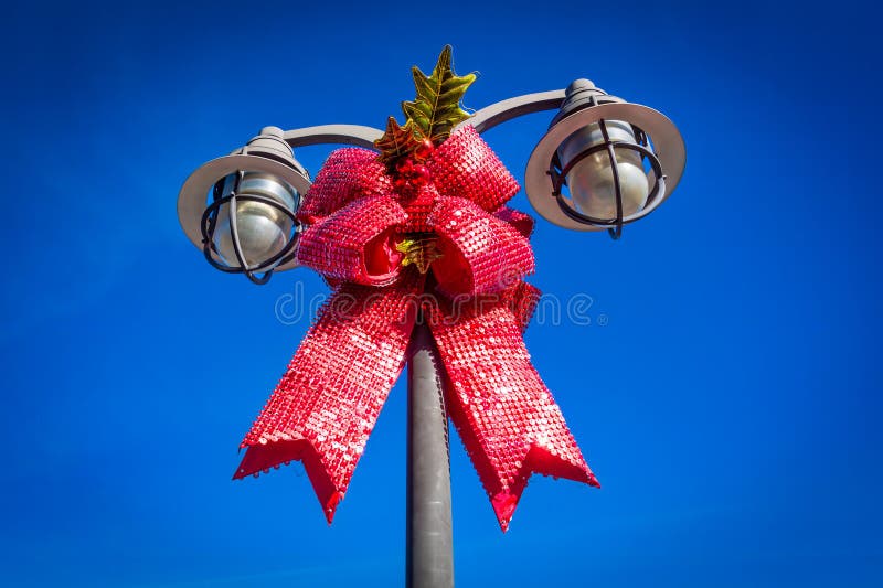 Christmas Red Bow on Lamp Post Stock Photo - Image of sunny, cucamonga ...