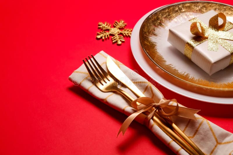 Christmas Laying Table Appointments, Table Setting Options. Silverware ...