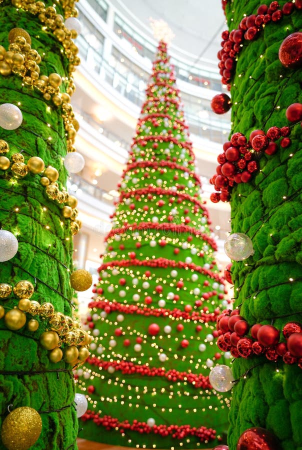 Tall Shopping Mall Christmas Tree Stock Image - Image of indoors ...