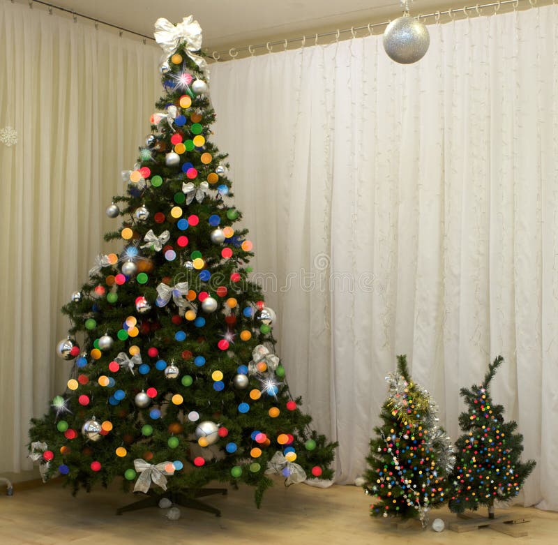 Large Indoor Decorated Christmas Tree Stock Photo - Image of inside ...