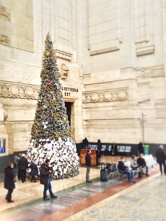 Christmas tree editorial image. Image of milan, station - 48257570