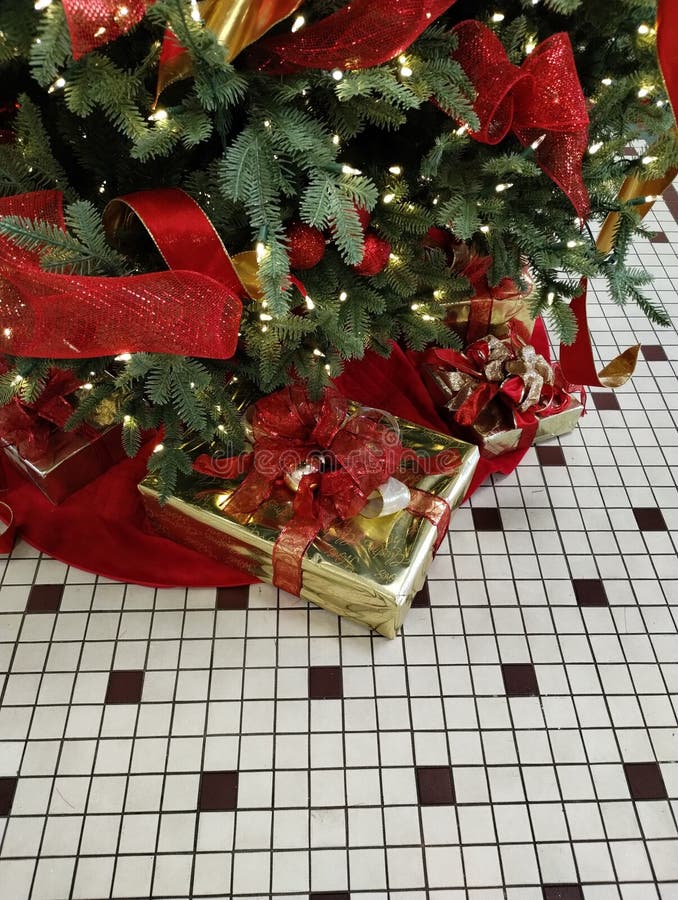 Christmas Tree Presents Bows Lights Holiday Merry Christmas Black and ...