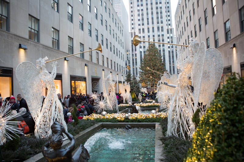 Christmas Tree at Rockefeller Editorial Photography - Image of glowing ...