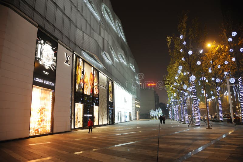 Christmas Tree in Yanlord Landmark Editorial Image - Image of festive ...