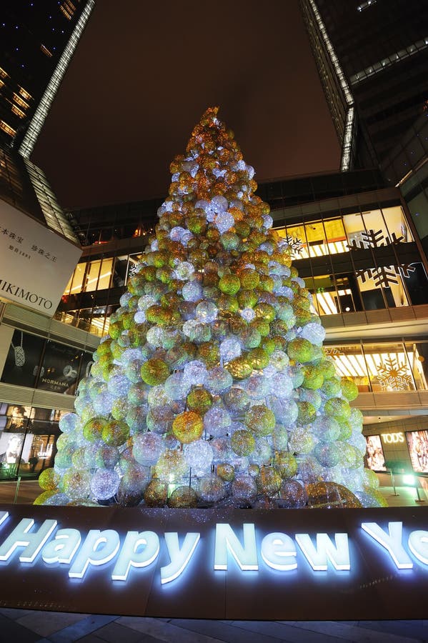 Christmas Tree in Yanlord Landmark Editorial Image - Image of gift ...