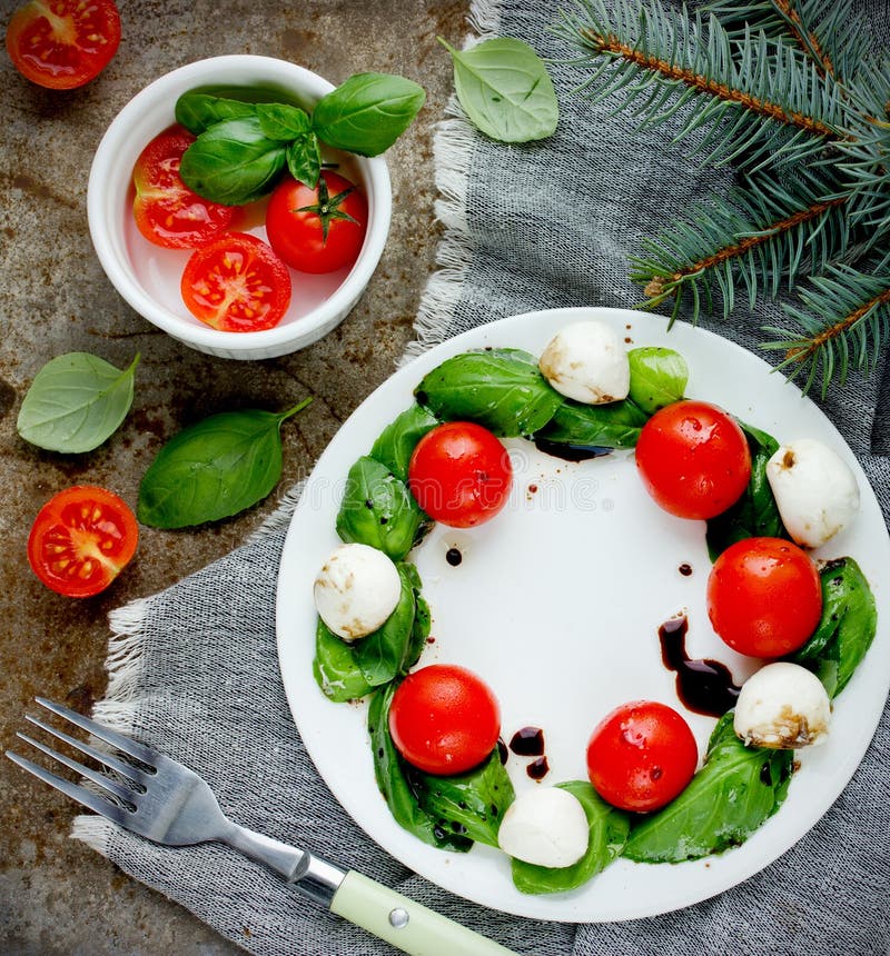 Christmas Wreath Caprese Salad Stock Image - Image of mozzarella, diet ...