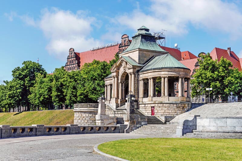 The Chrobry Embankment editorial photo. Image of green - 57099356