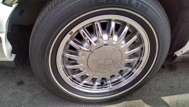 Chrome rims editorial image. Image of chrome, town, lincoln - 52223165