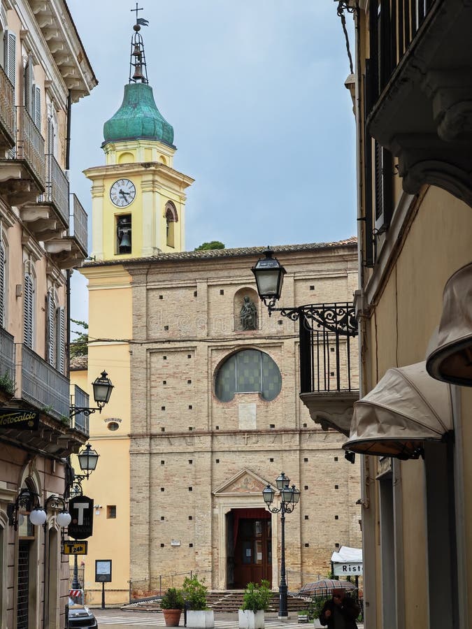 Church of the Holy Trinity in Chieti, Abruzzo. Editorial Photo - Image ...