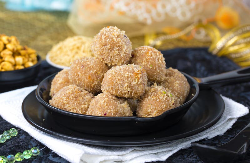 Churma Laddu imagen de archivo. Imagen de servicio, dulce - 153120713