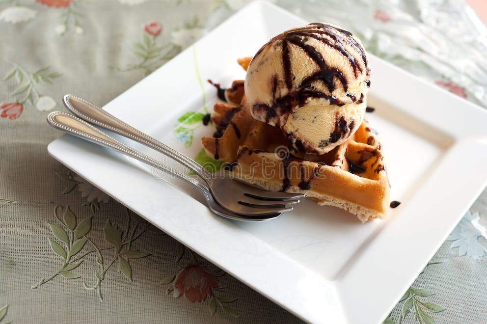 Cialda del gelato immagine stock. Immagine di ghiaccio - 34225045