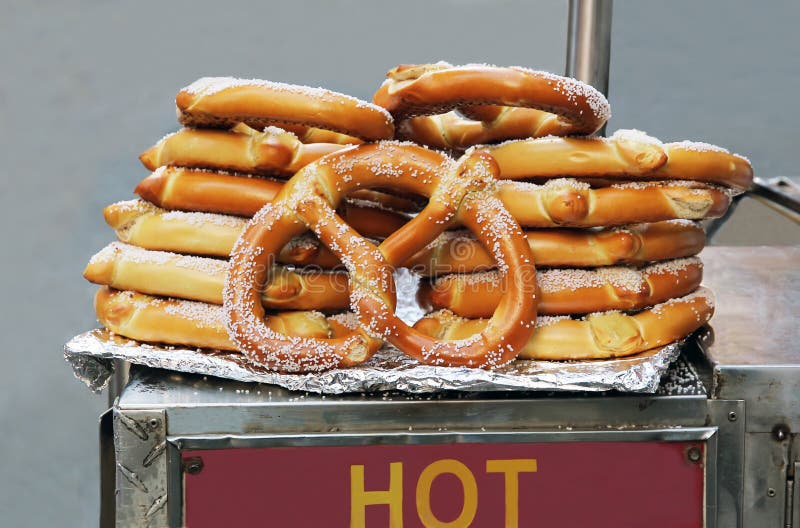 Ciambelline salate calde. immagine stock. Immagine di fornitore - 16969699