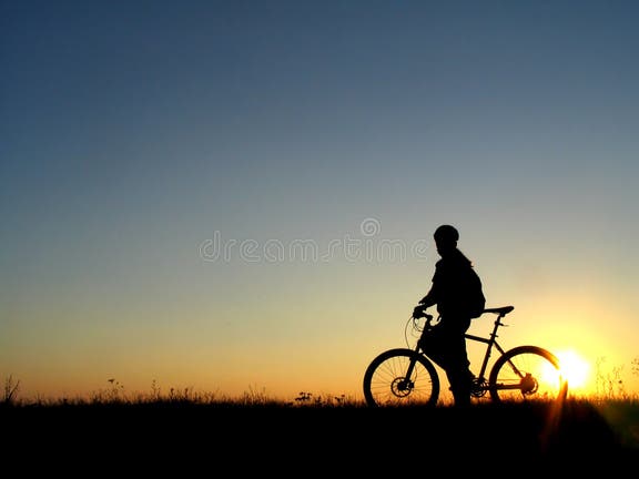 Ciclo imagen de archivo. Imagen de bicicleta, tarde, campo - 1079517