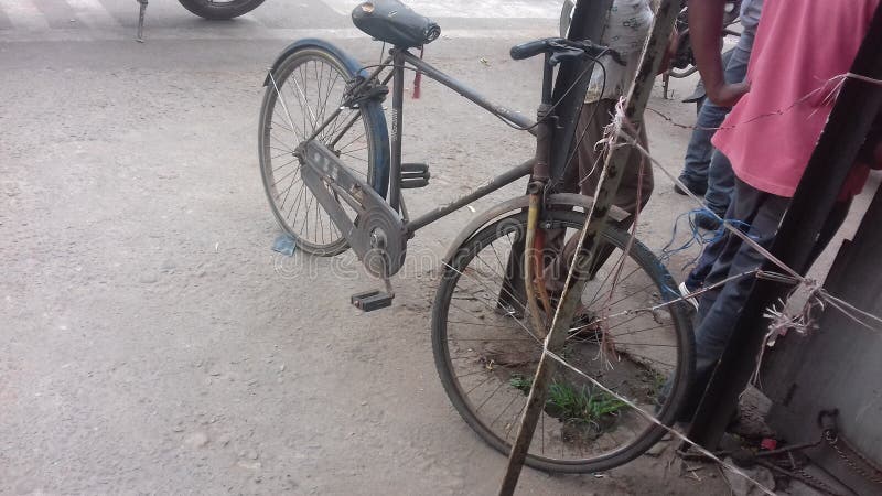 Ciclo imagen editorial. Imagen de ciclo, standing, posiciones - 118582795