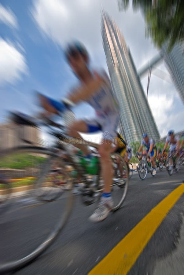 Ciclo imagen de archivo. Imagen de conceptual, oscurecer - 4505763