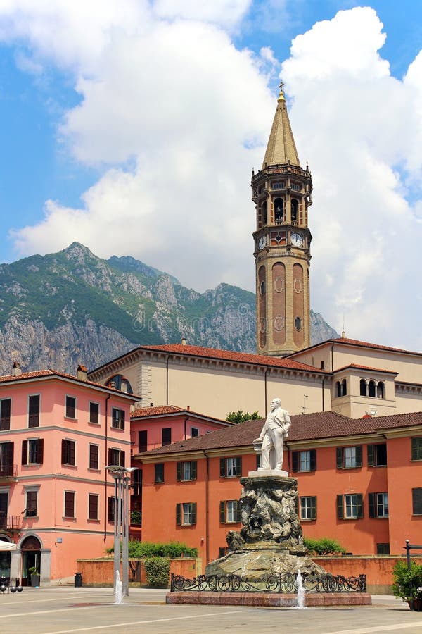 Cidade De Lecco No Lago Como, Itália Imagem de Stock - Imagem de monte ...