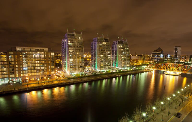 Cidade De Manchester Na Noite Foto de Stock - Imagem de cidade, nuvem ...