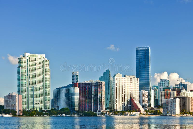 Cidade De Miami Florida, Panorama Do Verão Da Baixa Foto de Stock ...