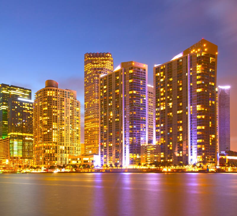 Cidade De Miami Florida, Skyline Da Noite Foto de Stock - Imagem de ...