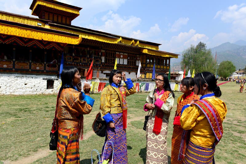 Vestido Tradicional Em Butão Foto de Stock Editorial - Imagem de ...