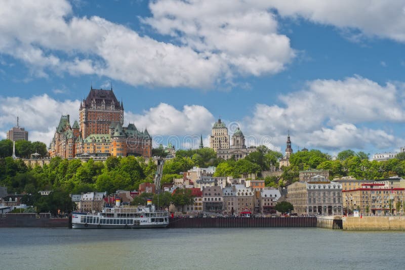 Cidade De Quebec Como Visto Da Balsa De Quebeque Levis Imagem de Stock ...