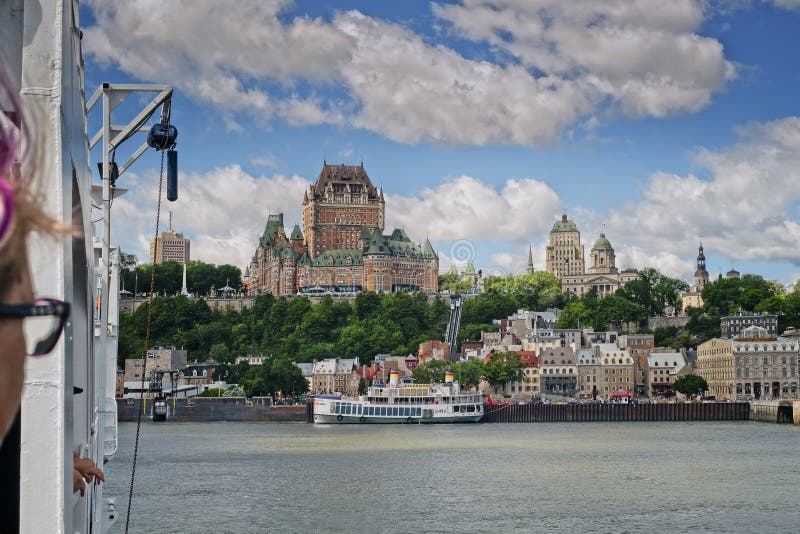 Cidade De Quebec Como Visto Da Balsa De Quebeque Levis Imagem de Stock ...