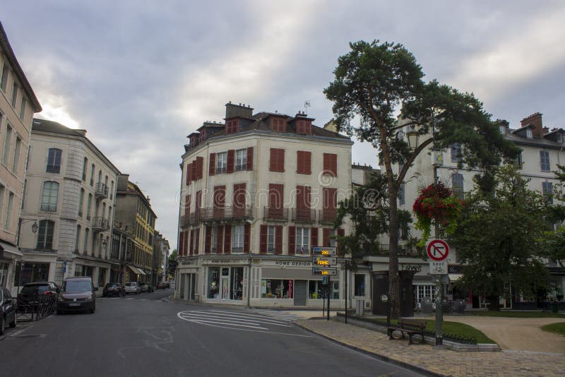 A cidade francesa de Pau imagem editorial. Imagem de projeto - 95628255