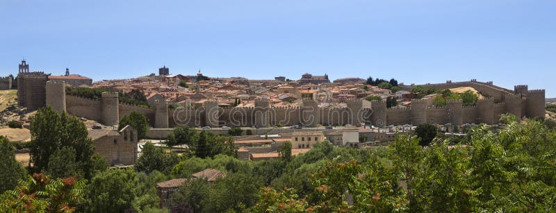 Cidade Murada Medieval De Avila - Espanha Imagem de Stock - Imagem de ...