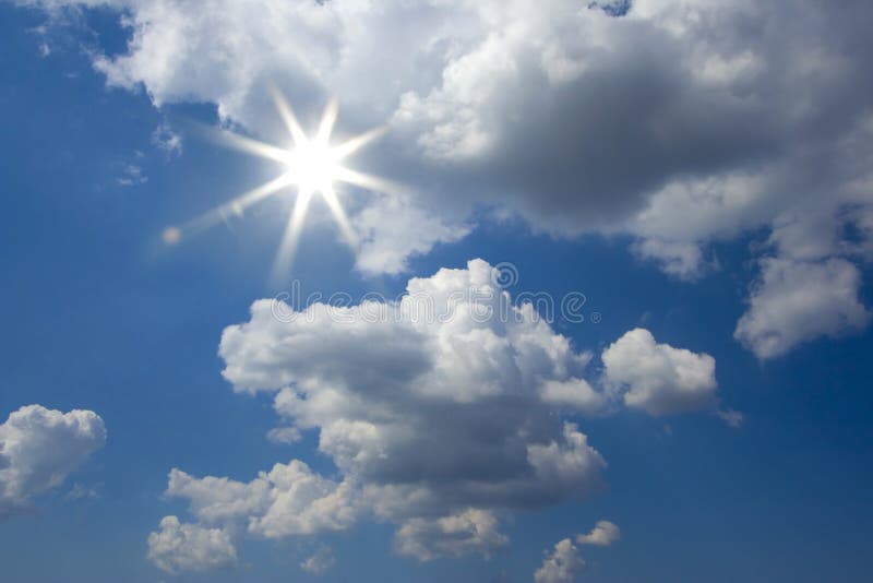 Ciel Bleu De Nuage Ensoleillé Image stock - Image du houleux ...