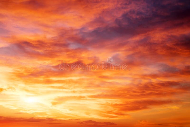 Ciel Orange Ardent De Coucher Du Soleil. Photo stock - Image du ...