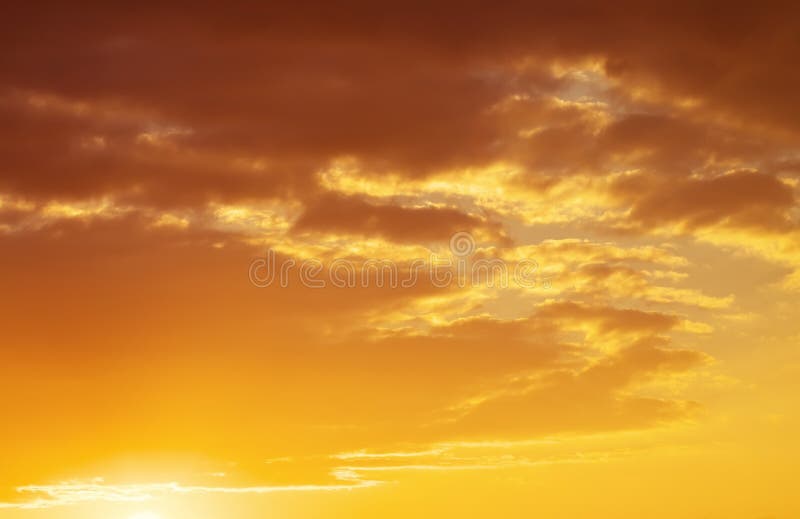 Ciel Orange Ardent De Coucher Du Soleil. Photo stock - Image du beau ...