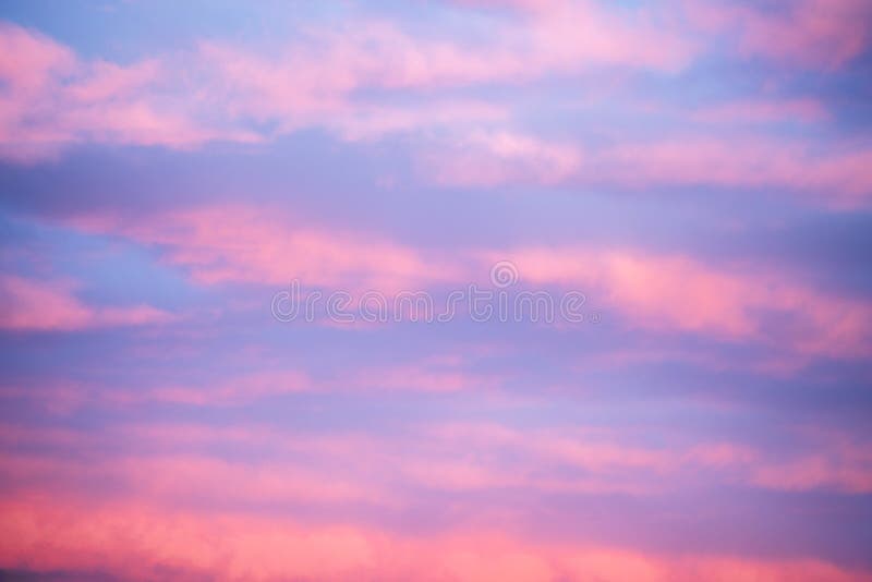 Ciel roses dehors image stock. Image du paisible, montagne - 192477033