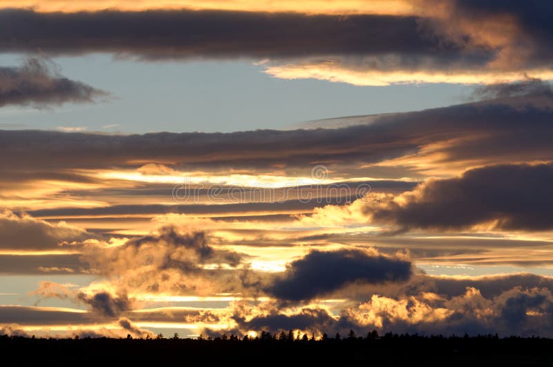 Cielo al crepuscolo immagine stock. Immagine di nave - 99506919