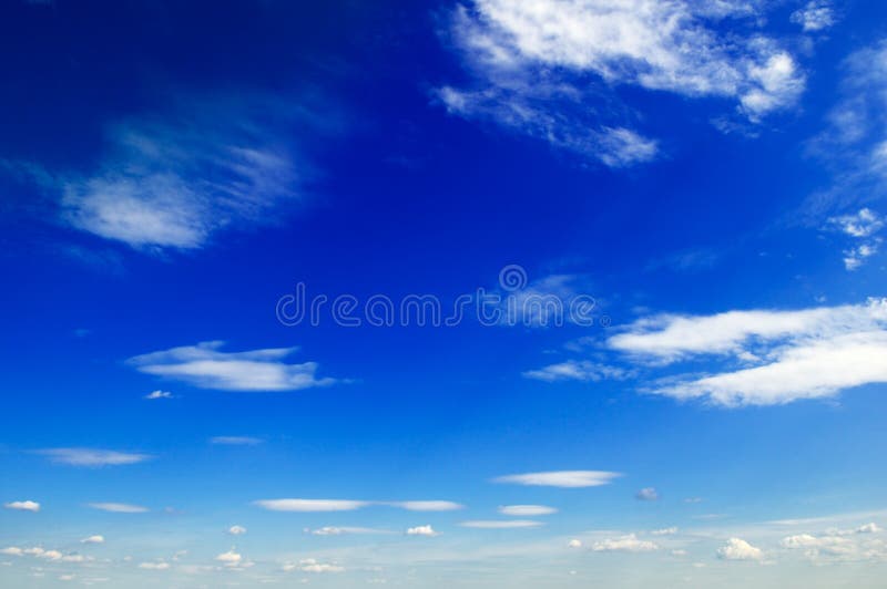Cielo Azul Con Las Nubes, Fondo Del Cielo Foto de archivo - Imagen de ...