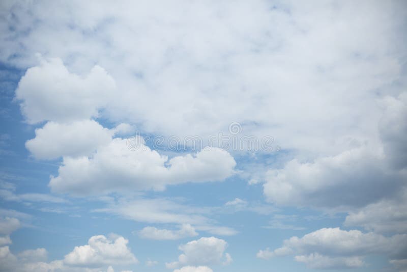 Los cielos realistas foto de archivo. Imagen de azul - 231428812