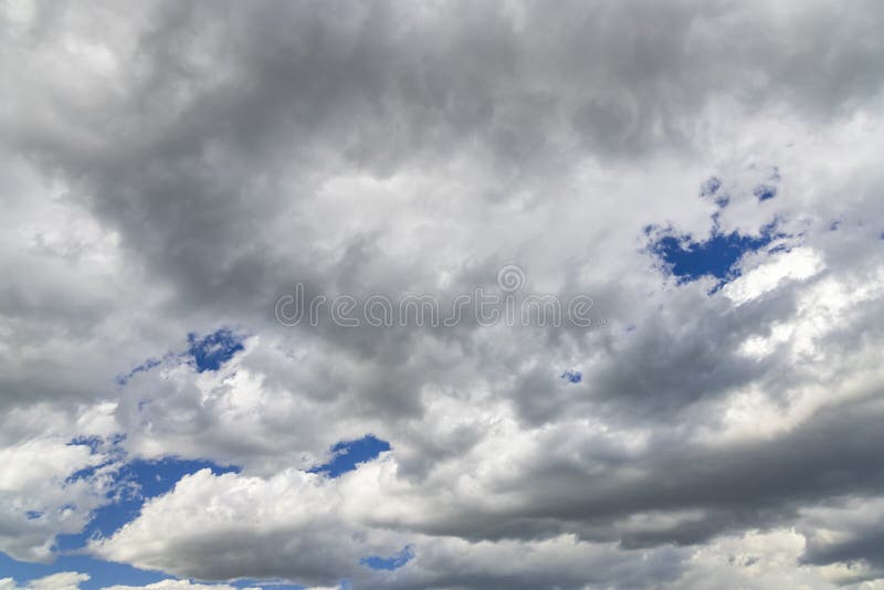 Cielo Azul Con Nubes Como Fondo Foto de archivo - Imagen de nube ...
