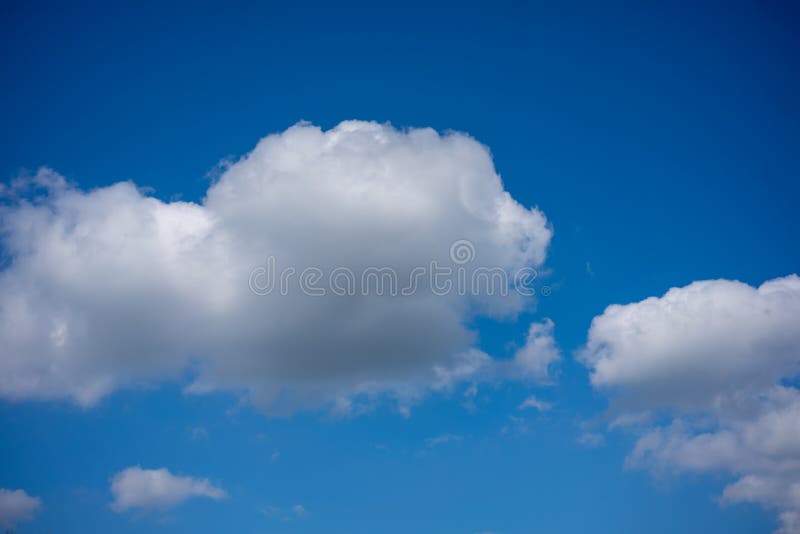 Cielo Azul Perfecto Con Nubes Blancas Imagen de archivo - Imagen de ...