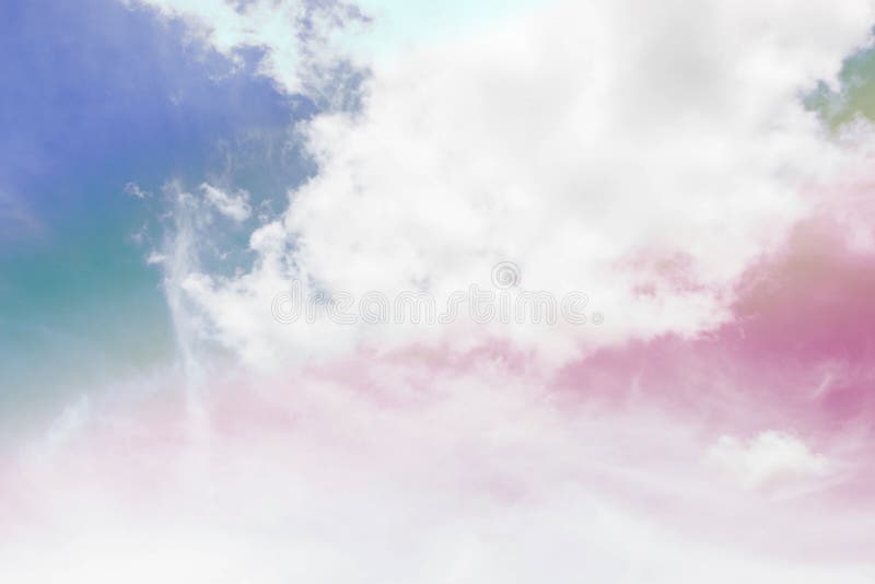 Cielo Azul Y Nubes Rosas Con Nubes Suaves Foto de archivo - Imagen de ...